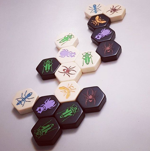 Game of the Month, July 2023: Hive – No Rerolls